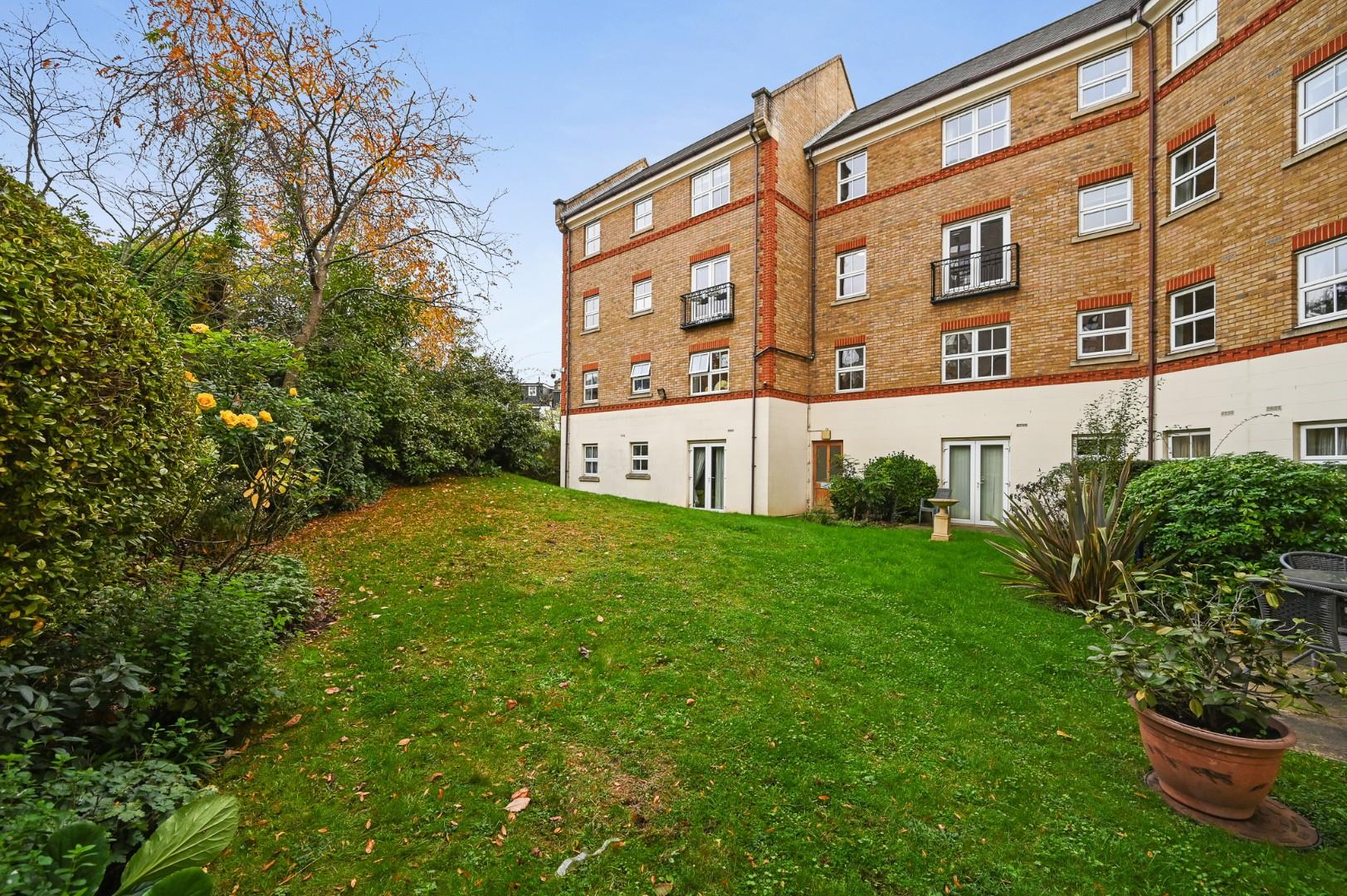 1 Bedroom Flat – First Floor For Sale in Horn Lane, Acton, W3 – Rolfe East